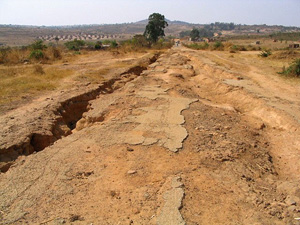 [Angola] Poor roads Hoque. | The New Humanitarian