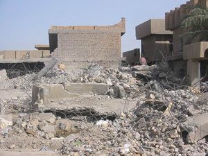 [Iraq] Destroyed houses in Fallujah following fighting between US ...