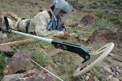 [Yemen] Al Dholee, Yemen, Members of Demining unit 5 work in a mine ...