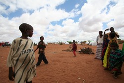 [Kenya] Children and adults at Hagadera refugee camp in Dadaab, 80 km ...
