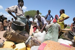 [Kenya] A mother and her children at Liboi reception centre prepare to ...