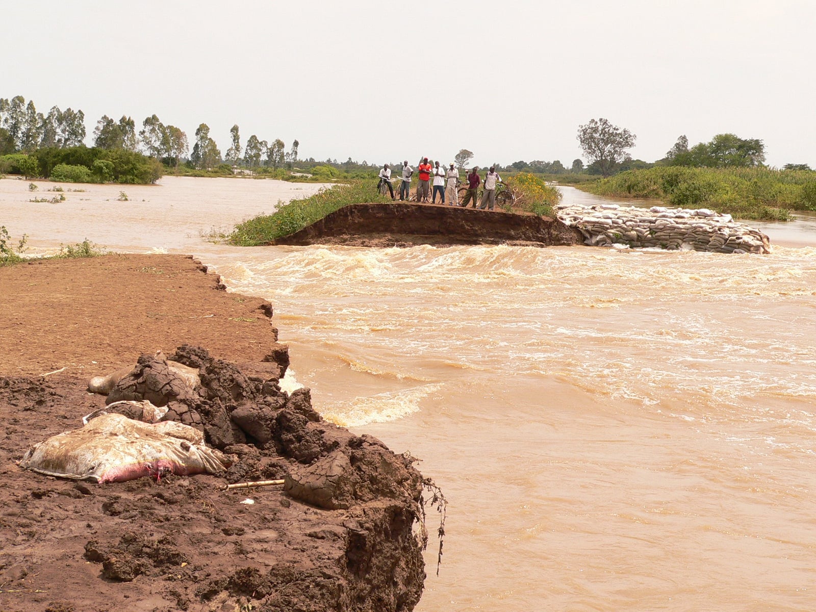 The New Humanitarian | Floods affect 28,000 in central regions