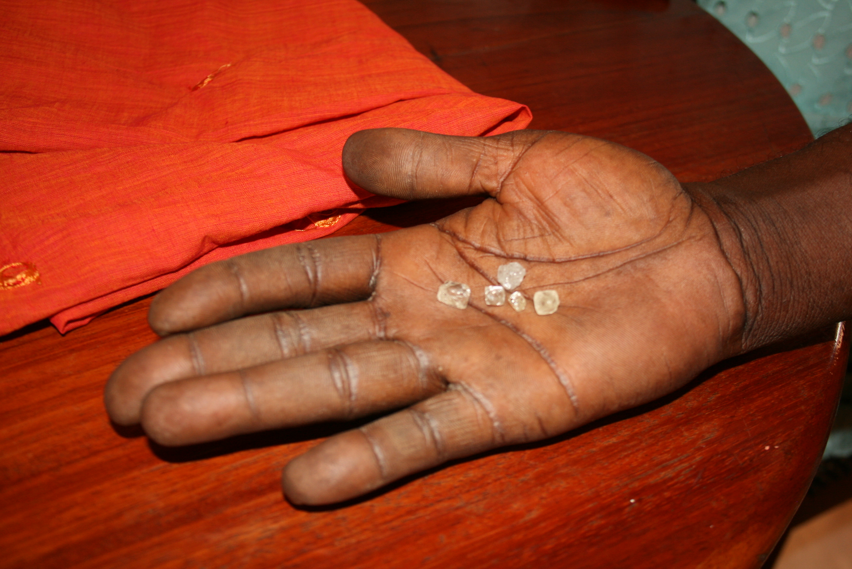 The New Humanitarian | Diamond smuggler, “It is worth it to steal”