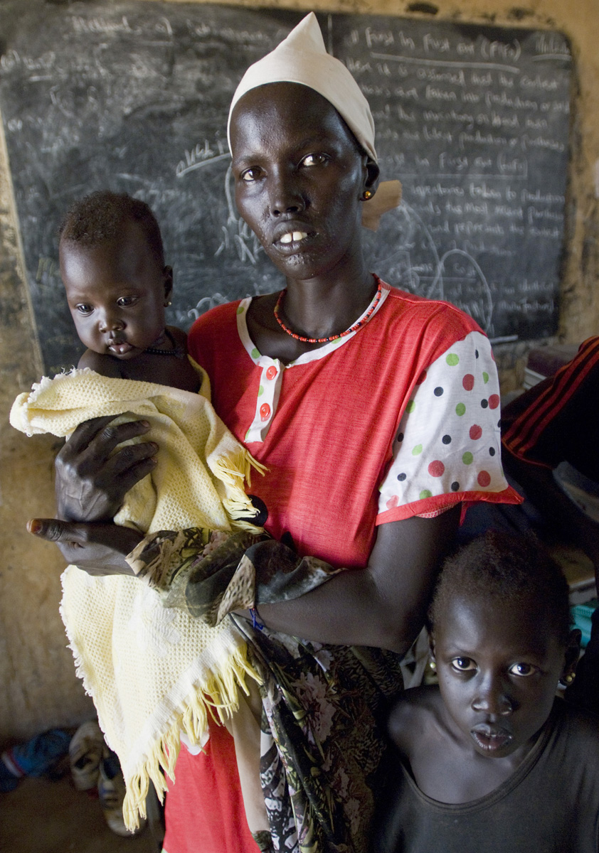 Southern Sudanese returnees residing in school premises in Bentiu ...
