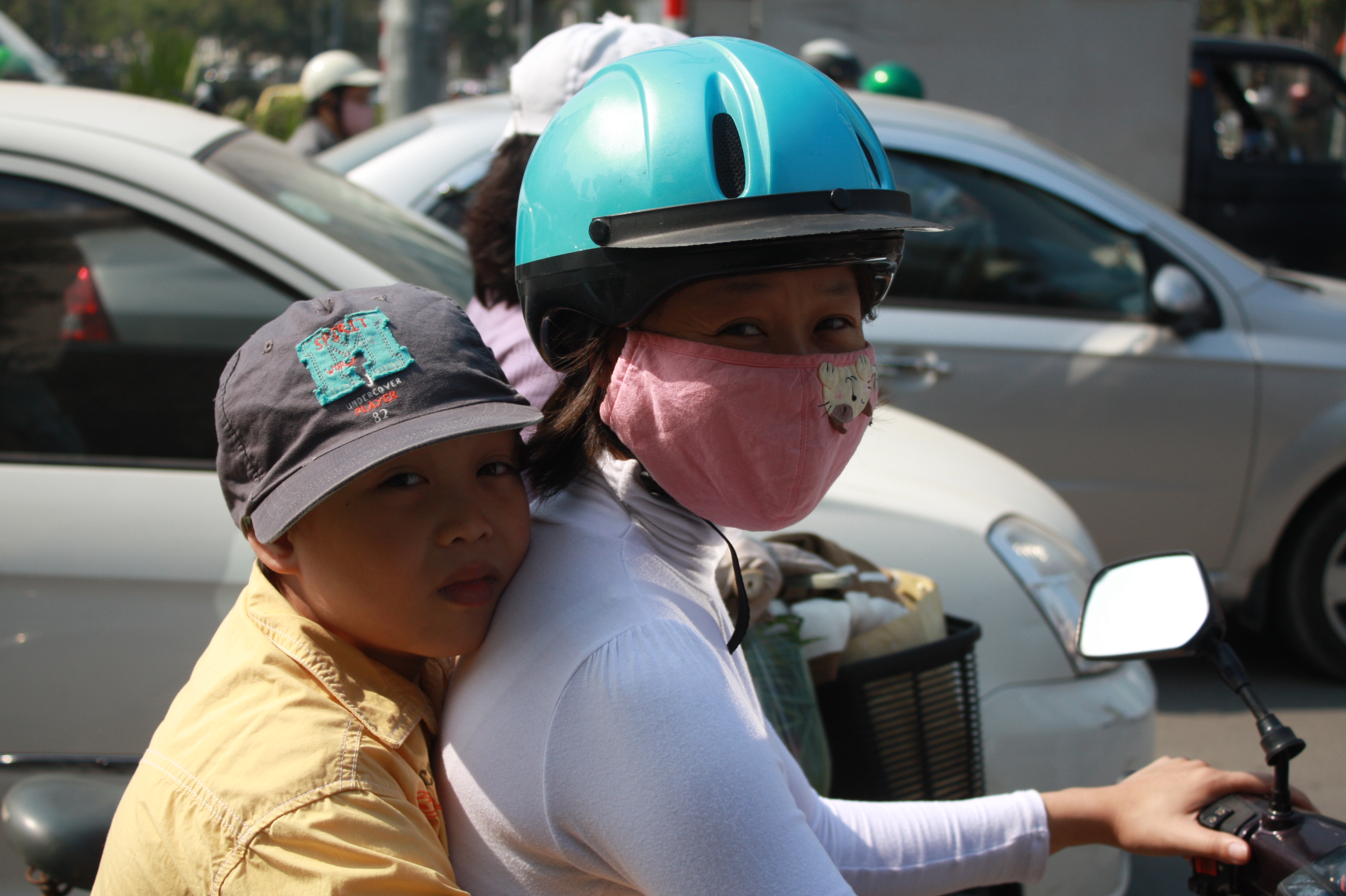 Despite a mandatory helmet law, many parents fail to buckle up their ...