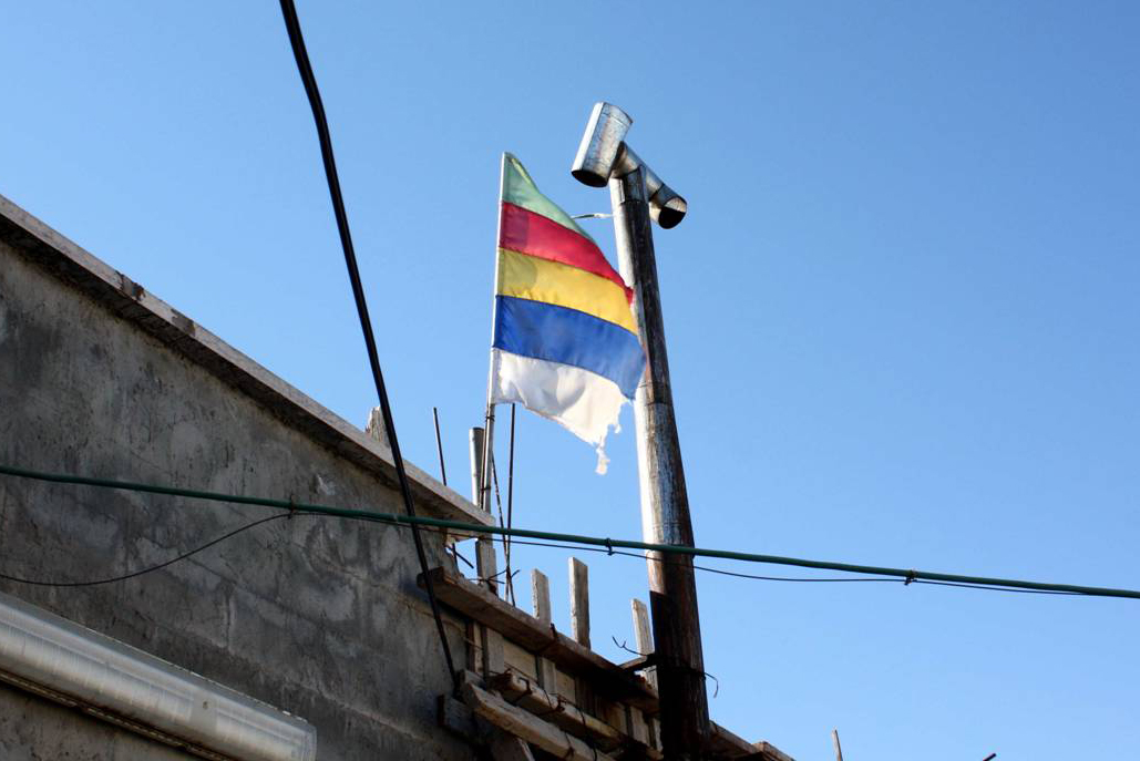 A Druze flag flies on the roof of Shiek ‘s home in Buka'ta Golan | The ...