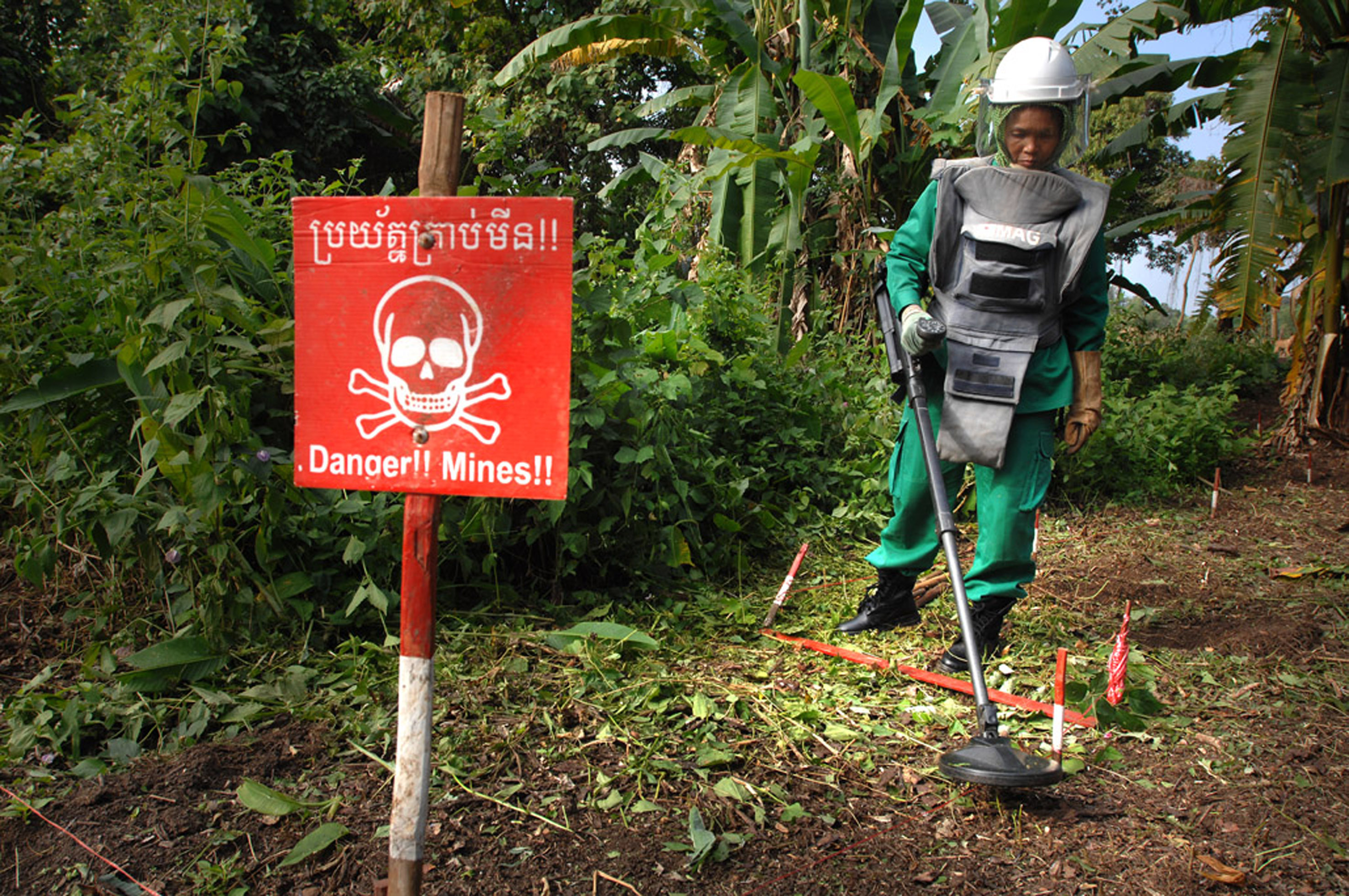 The New Humanitarian | Border dispute hits de-mining efforts