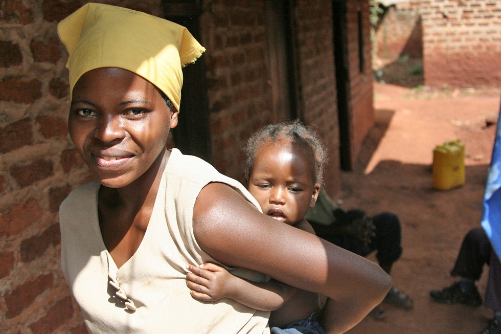 Generic mother and child from Uganda | The New Humanitarian