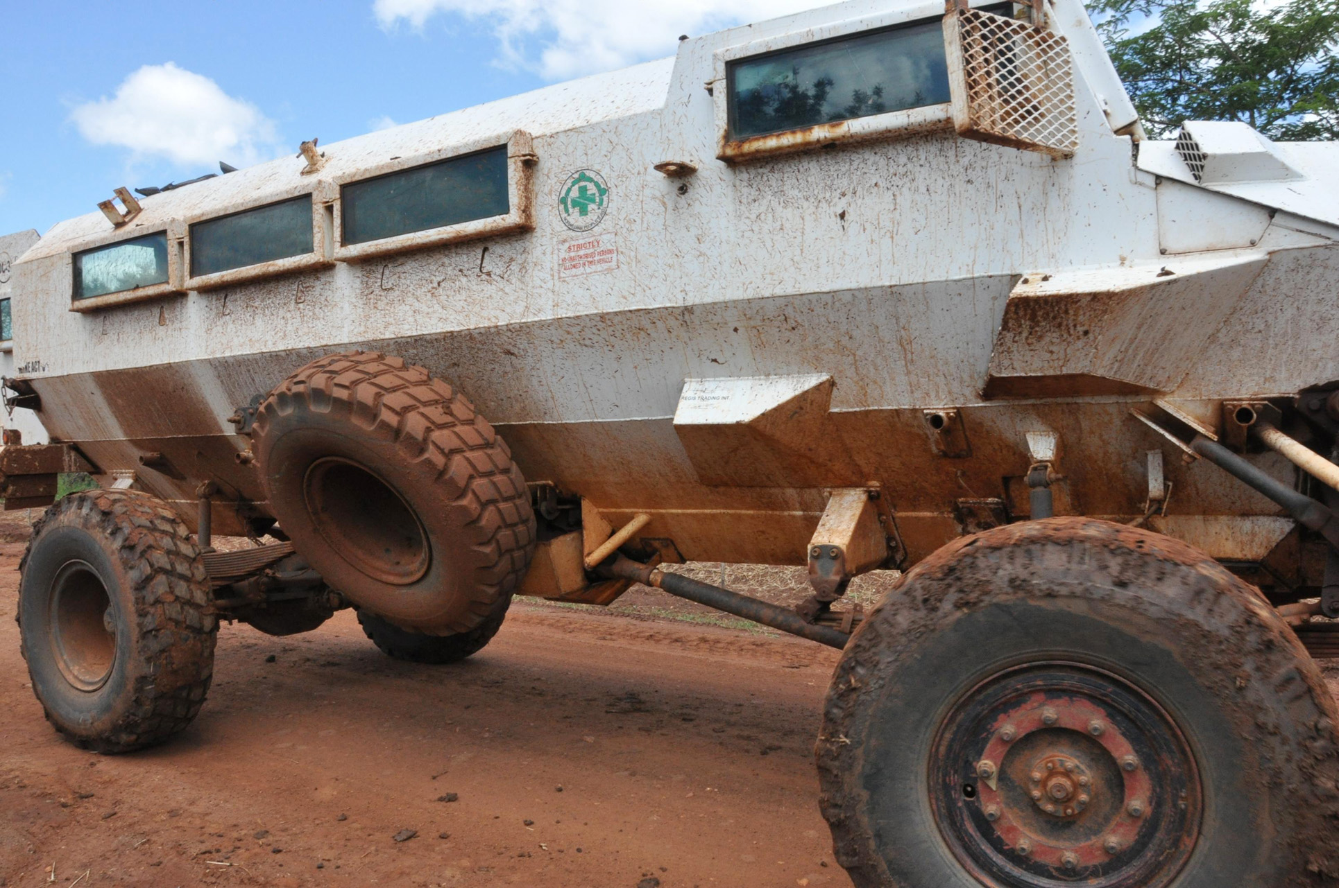 The New Humanitarian | Demining for development as rebels re-mine