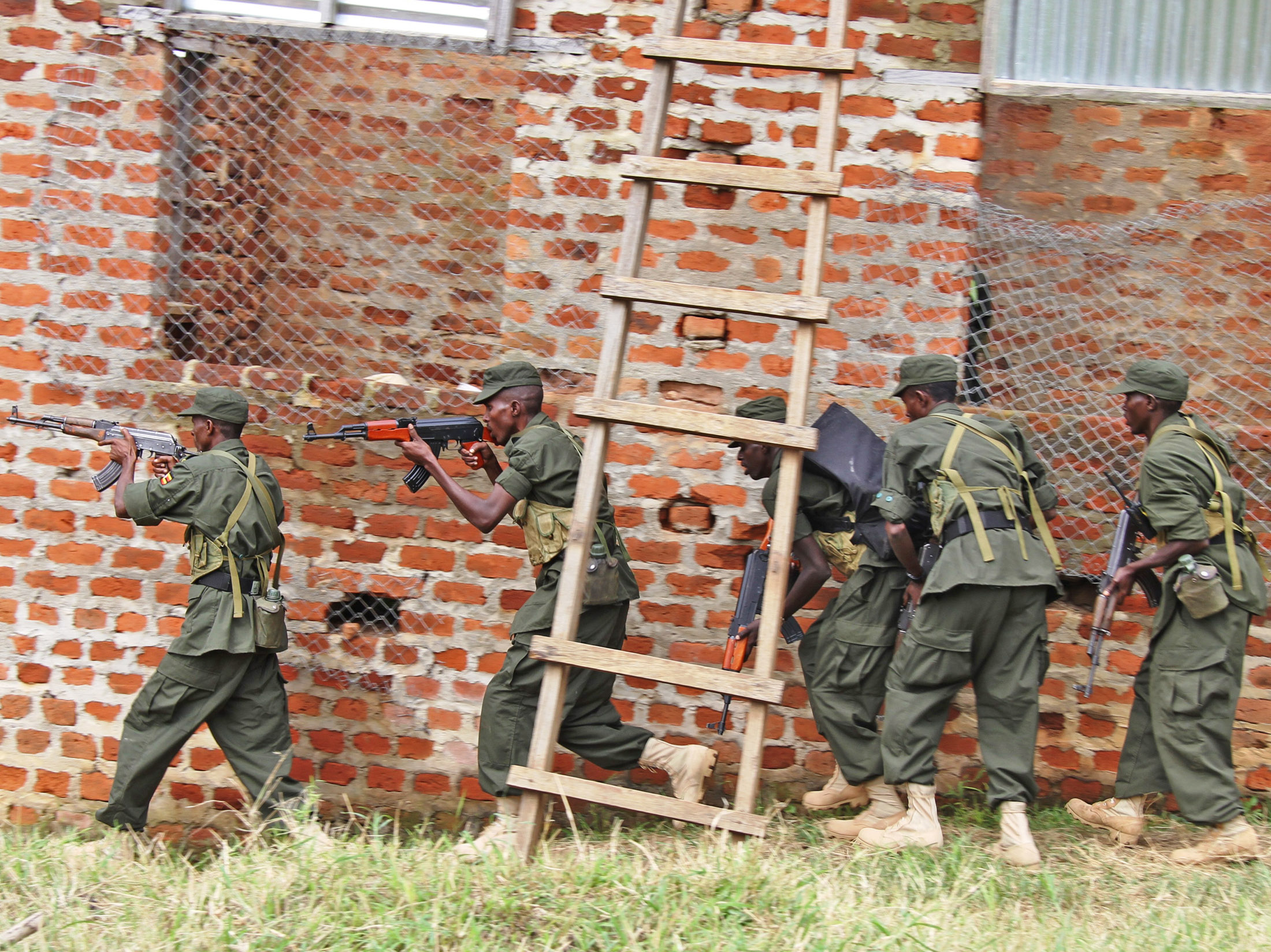EU-funded military training for Somali soldiers in Uganda, May 2012 ...