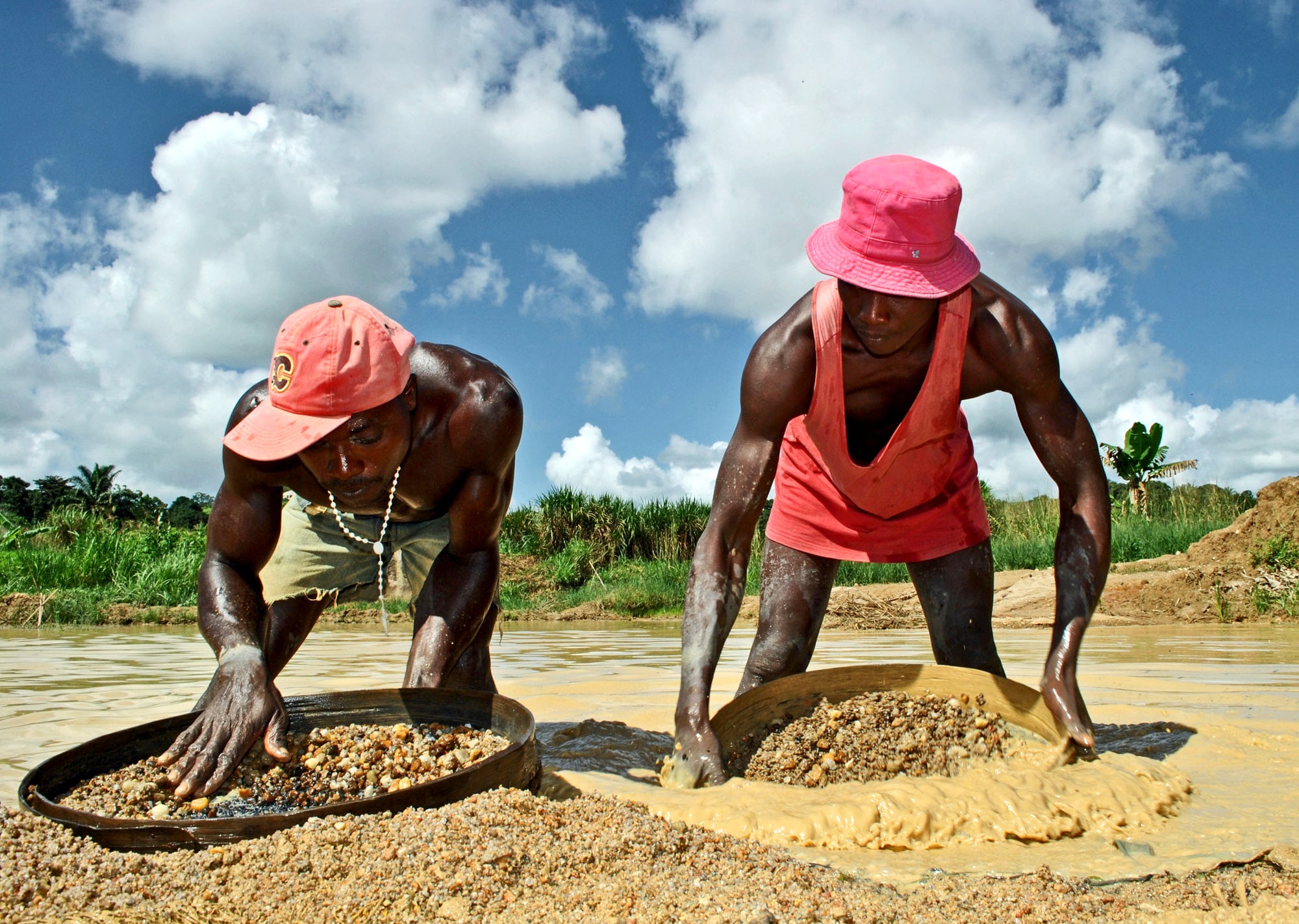 Artisanal diamond miners at work in an open-pit mine in Koidu, eastern ...